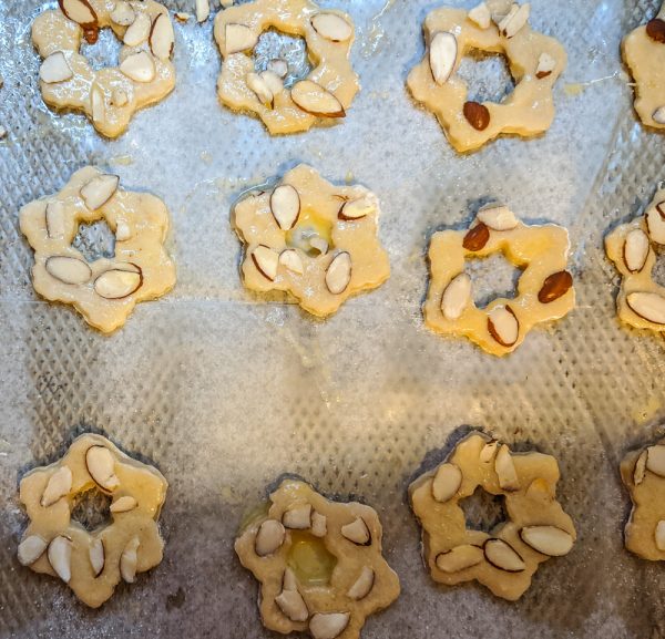 Dutch Kerstkransjes - How to make Traditional Dutch Christmas Cookie ...